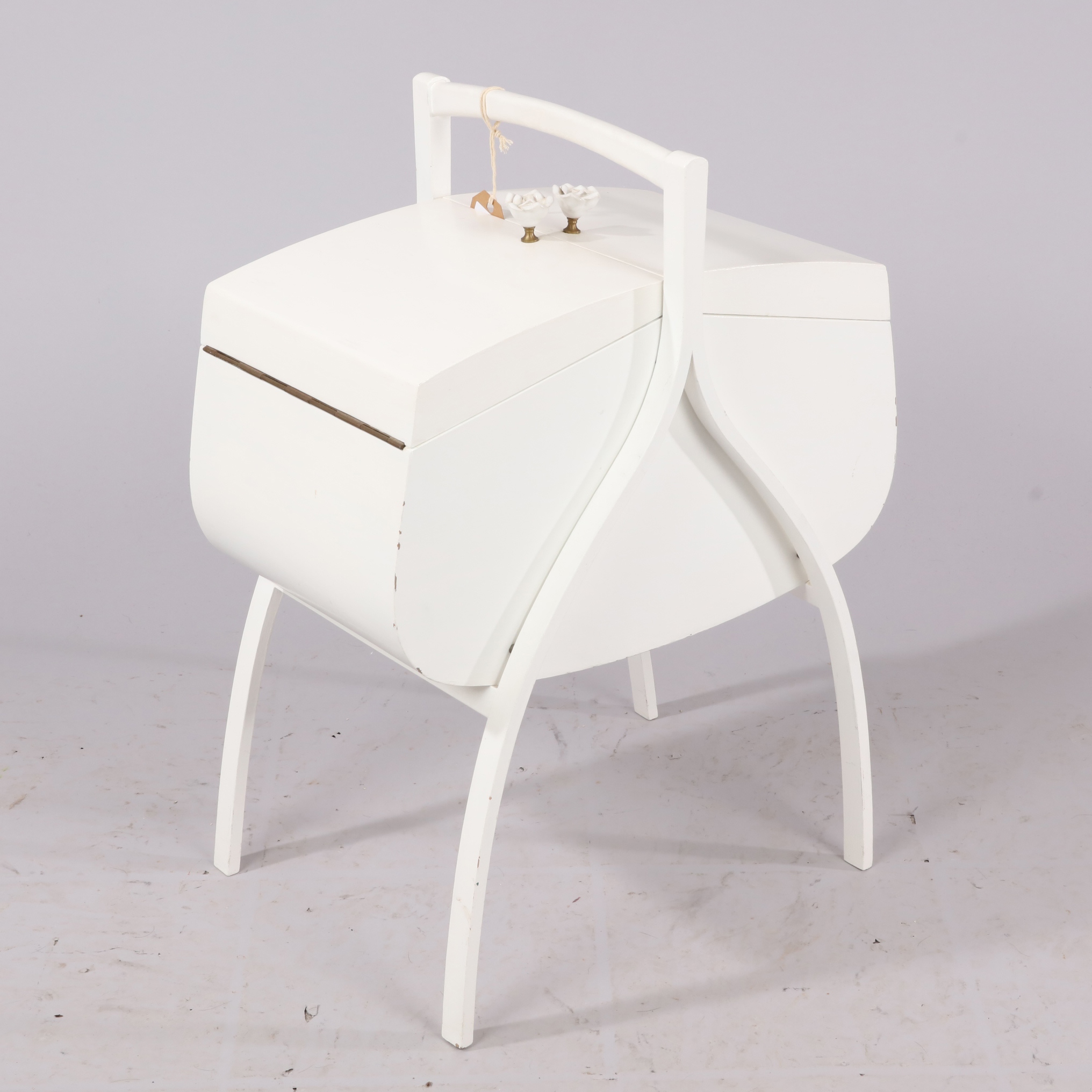 SYSKRIN PÅ BEN, 1900-talets mitt | Auktion